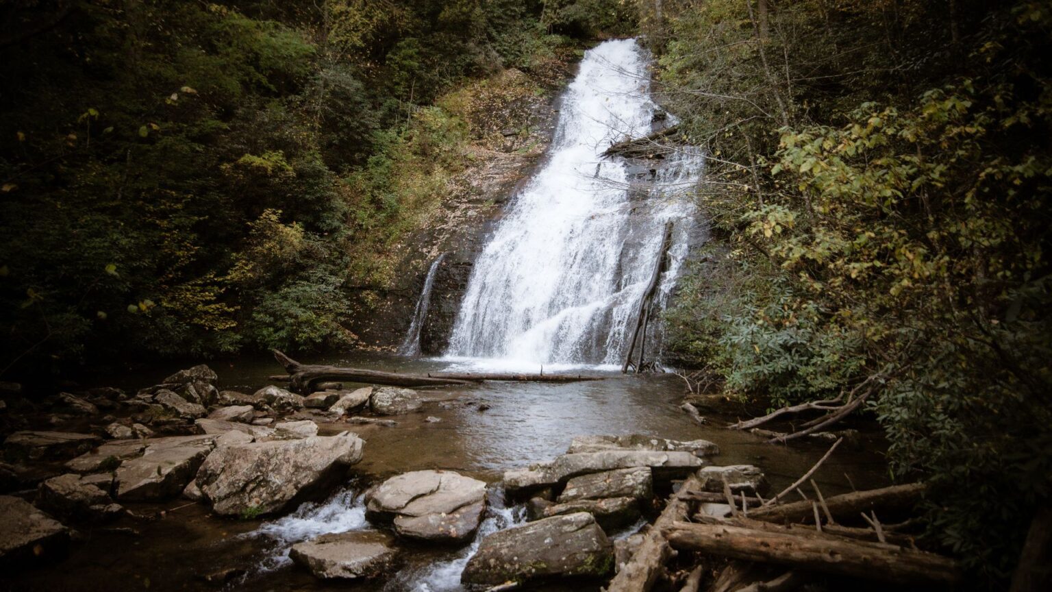 Top 10 Waterfalls in Georgia to Visit in 2023: Nature's Hidden Gems